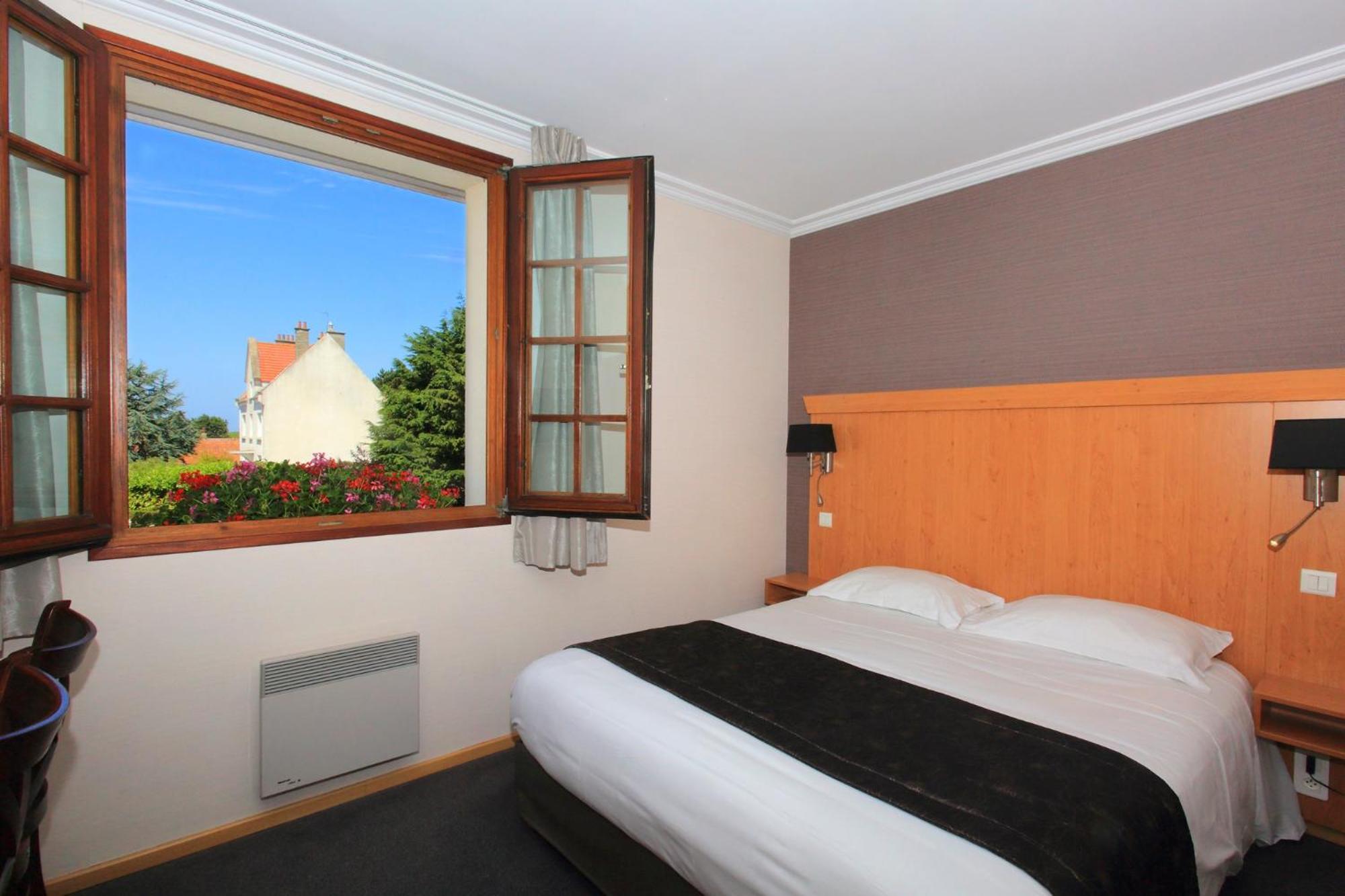 Hotel Hôtel L\'Escale - Piscine&SPA Escalles, France - réserver ...